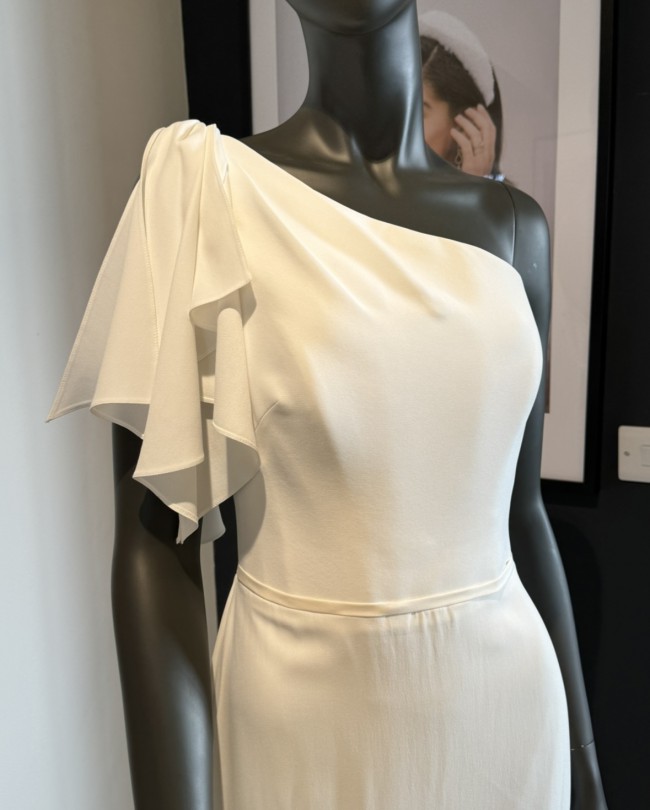 Suzanne Neville Sample Wedding Dress Save 38% - Stillwhite