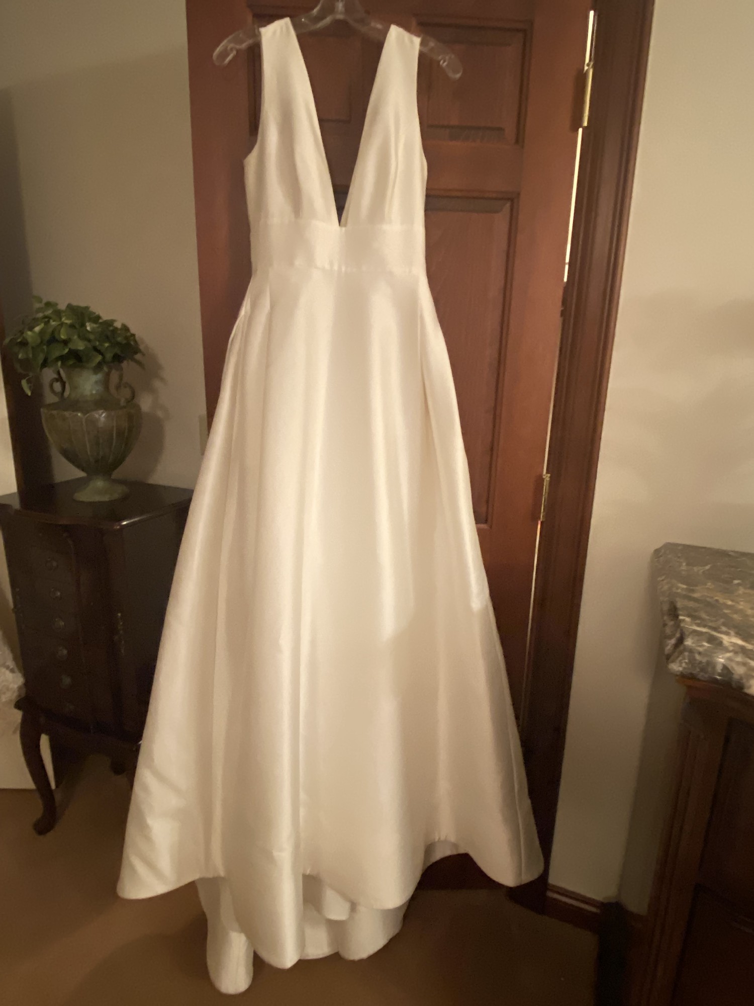 Carolina Herrera New Wedding Dress Save 50% - Stillwhite