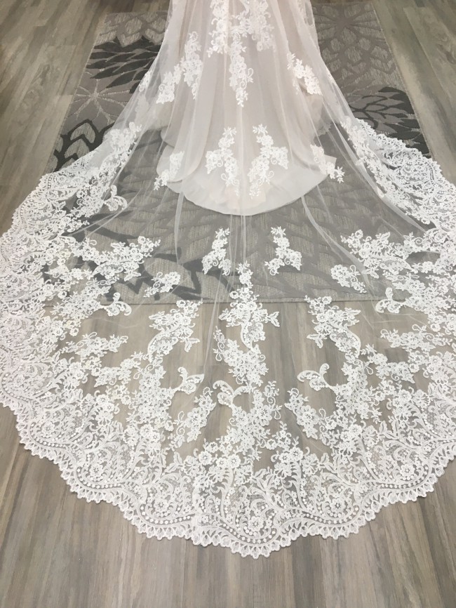 Allure Romance Sample Wedding Dress Save 69% - Stillwhite