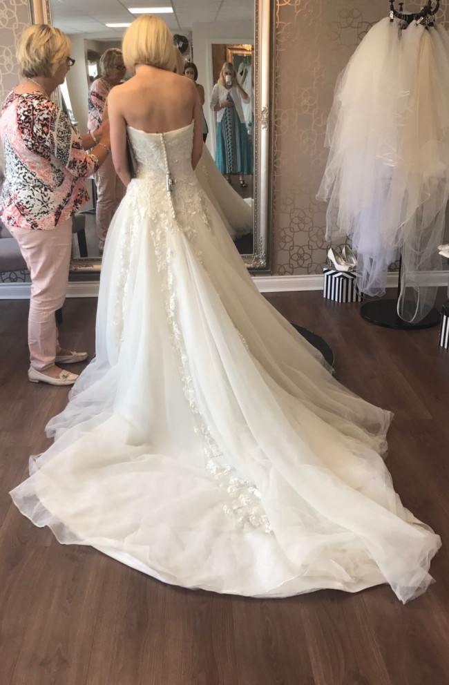 Benjamin Roberts, 2058a Sample Wedding Dress Save 87% - Stillwhite