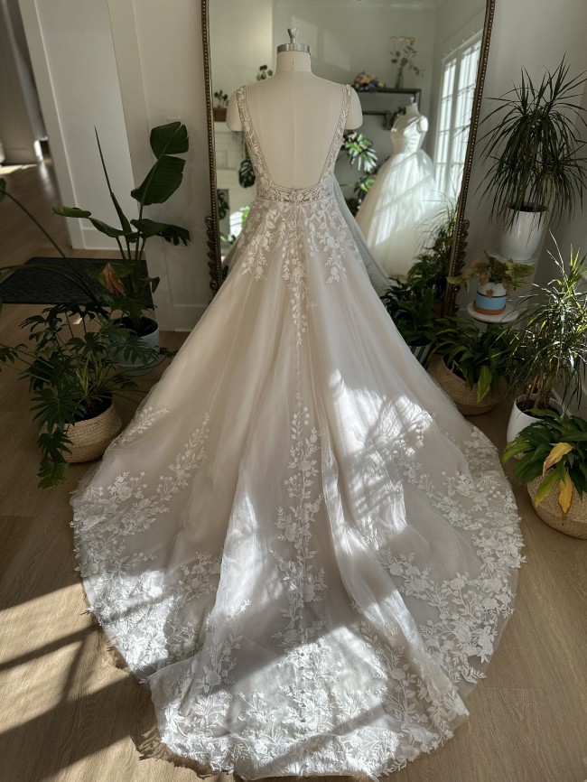 Allure Bridals 9900 Sample Wedding Dress Save 50% - Stillwhite