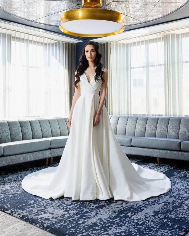 Colby John Sample Wedding Dress Save 50% - Stillwhite