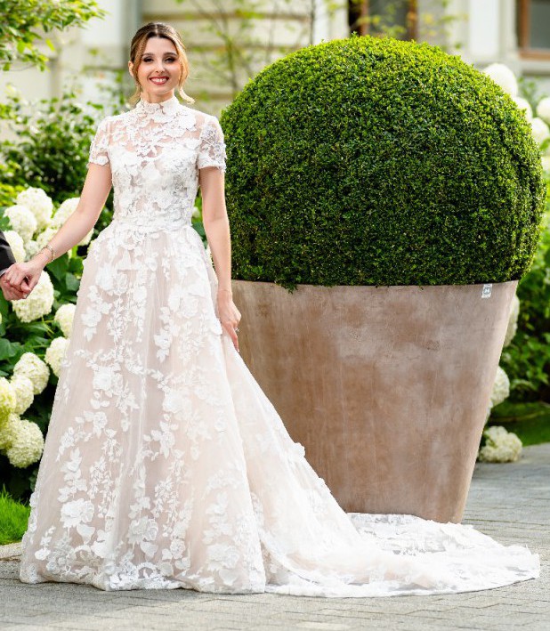 Monique Lhuillier, Antoinette Gown with Jacket Wedding Dress Save 46% ...
