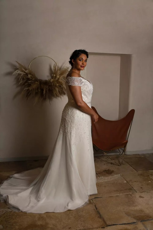 True Bride Sample Wedding Dress Save 56% - Stillwhite