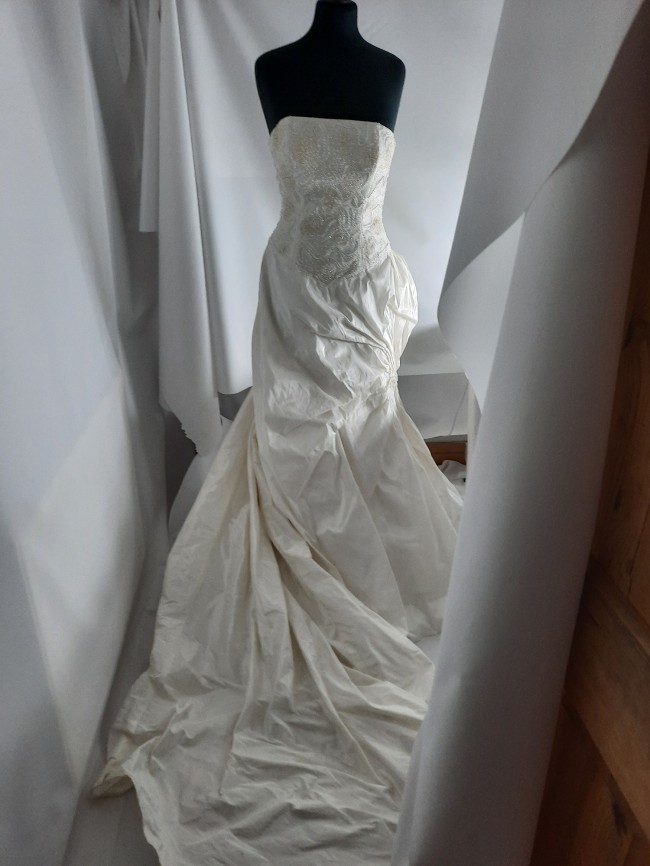Ian Stuart Sample Wedding Dress - Stillwhite