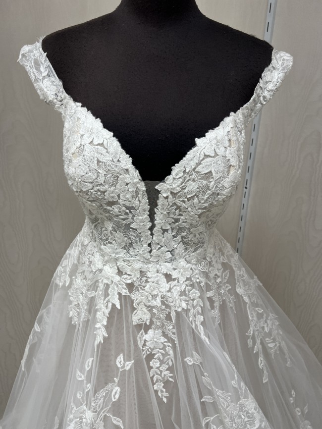 Allure Bridals 9861 Sample Wedding Dress Save 51% - Stillwhite
