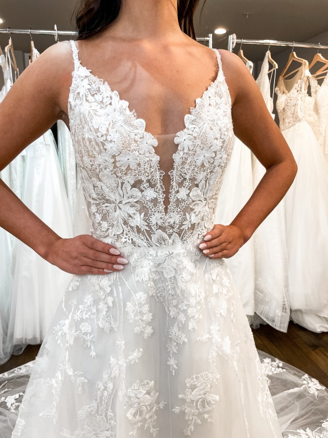 Allure Romance 3400 Sample Wedding Dress Save 15% - Stillwhite