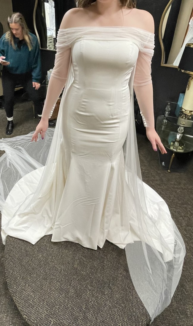 Justin Alexander Cape 88205 & Dress New Wedding Dress Save 33% - Stillwhite