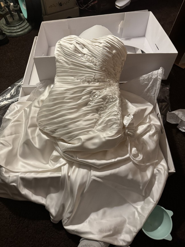 Alfred Angelo, 1640 Wedding Dress Save 30% - Stillwhite