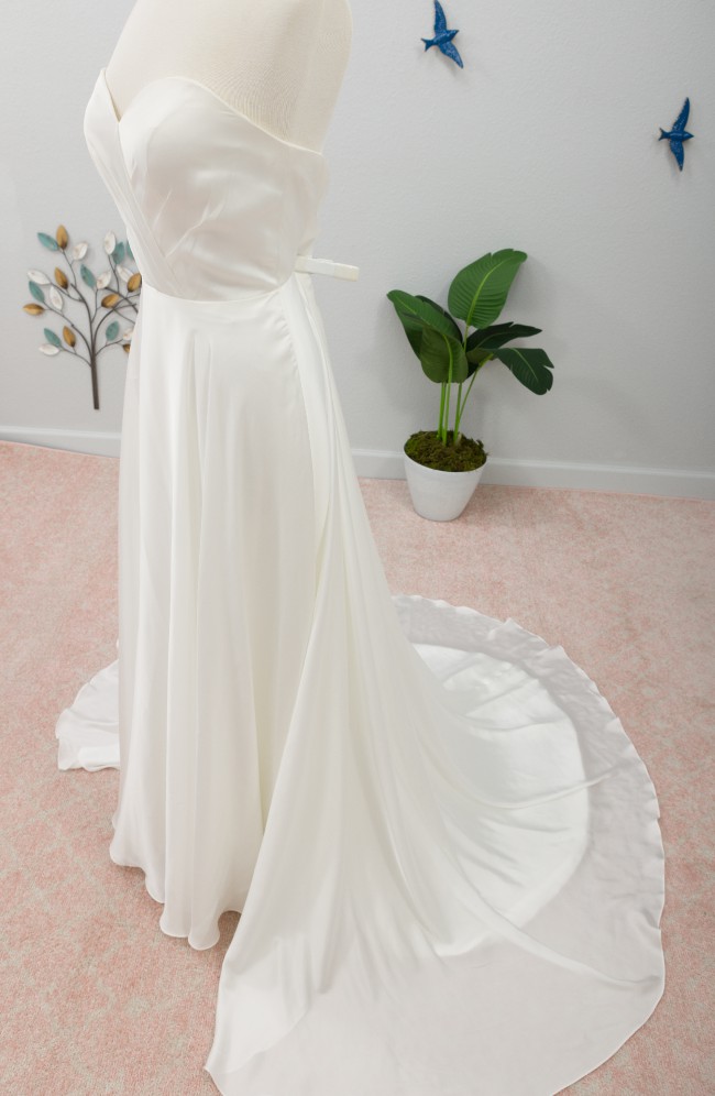 Madi Lane, Dante ML24066 Sample Wedding Dress Save 59% - Stillwhite