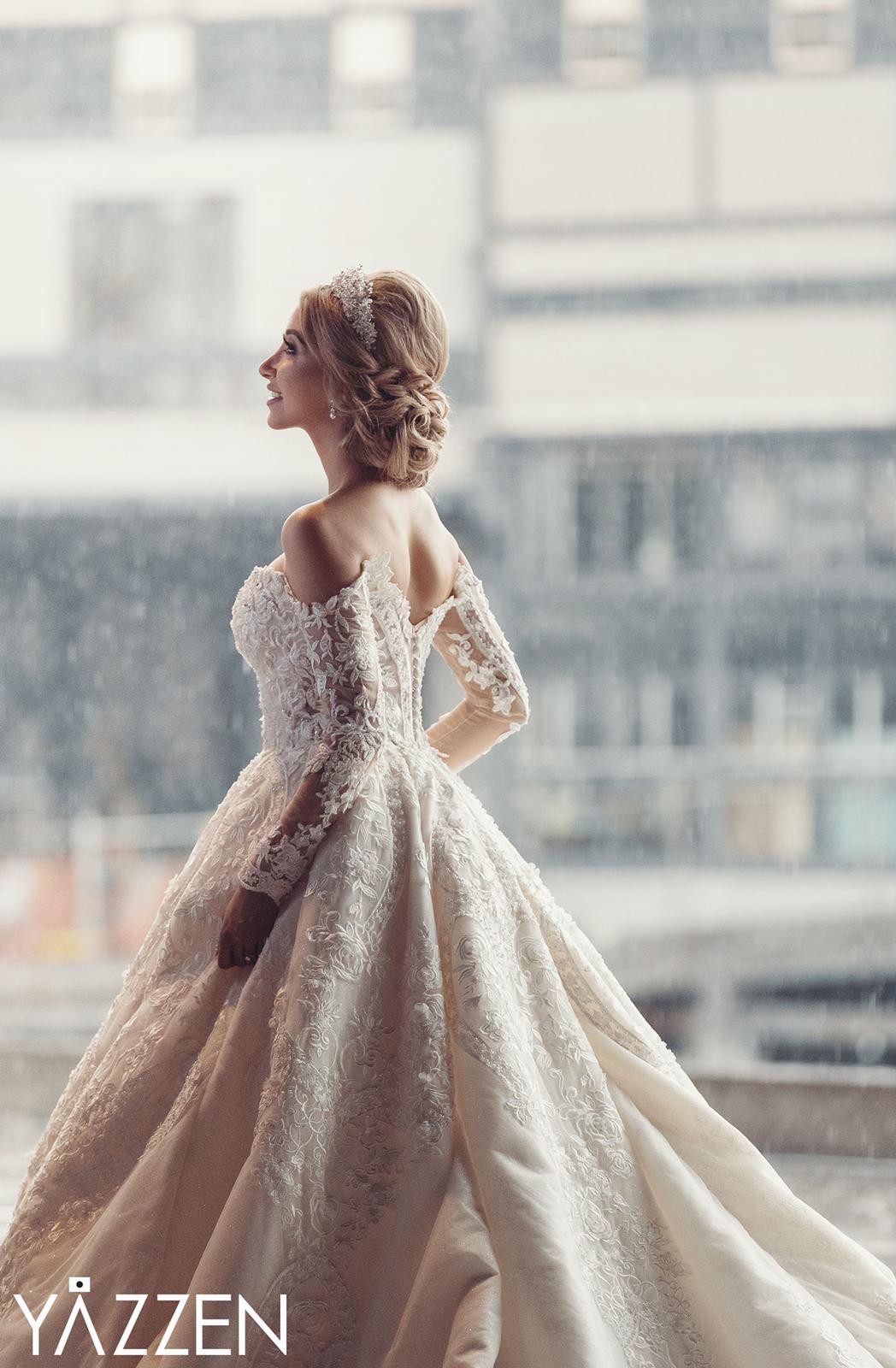 Azzaria Bridal Couture Used Wedding Dress Save 50% - Stillwhite