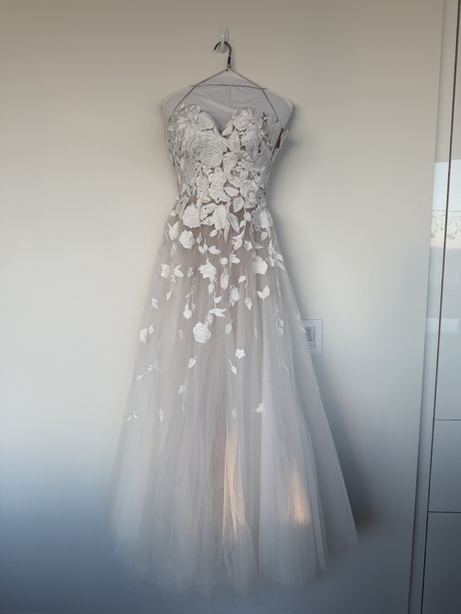 Oscar de la Renta, F20 asymmetric tulle gown Wedding Dress Save 45% ...