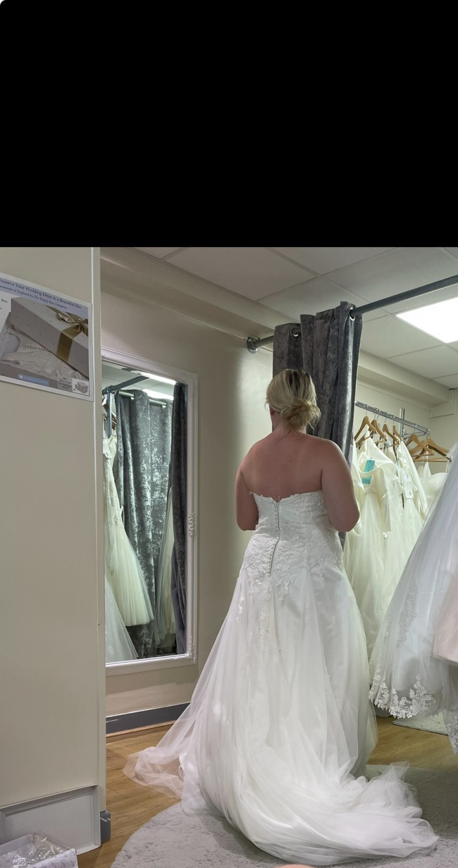 Jennifer Wren Sample Wedding Dress Save 50% - Stillwhite