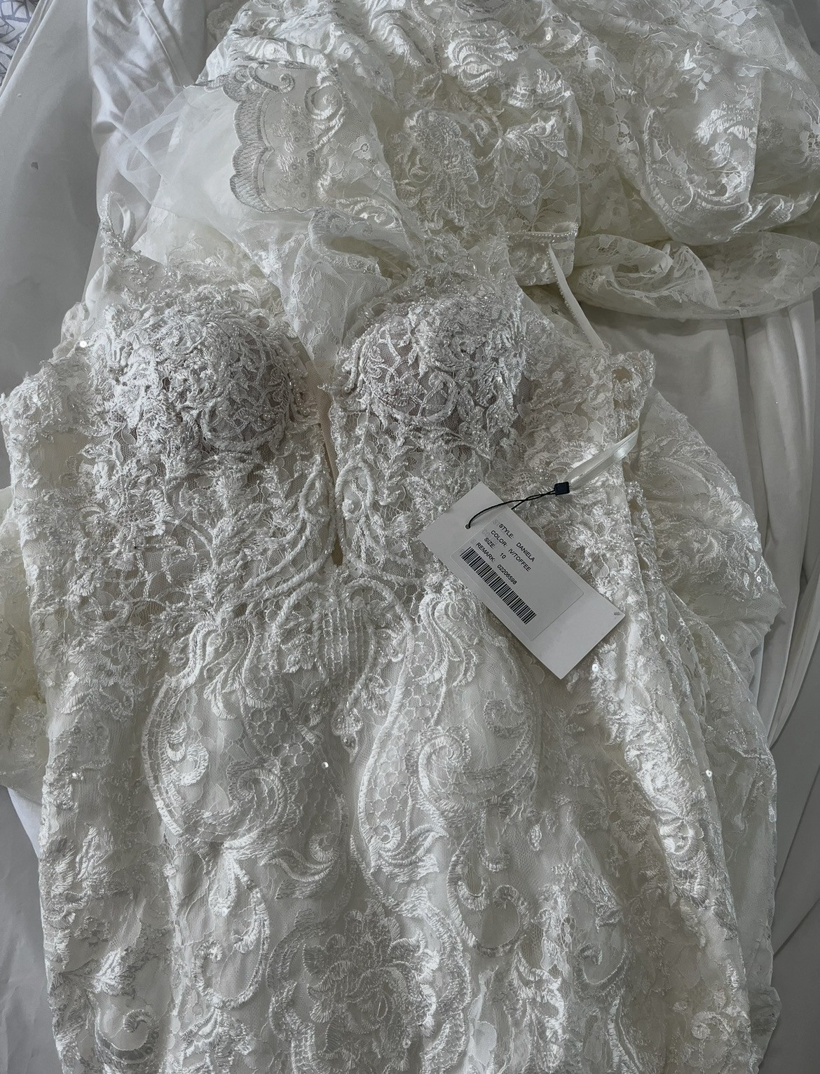 Kitty Chen, Ivoire Collection; Daniela model New Wedding Dress - Stillwhite