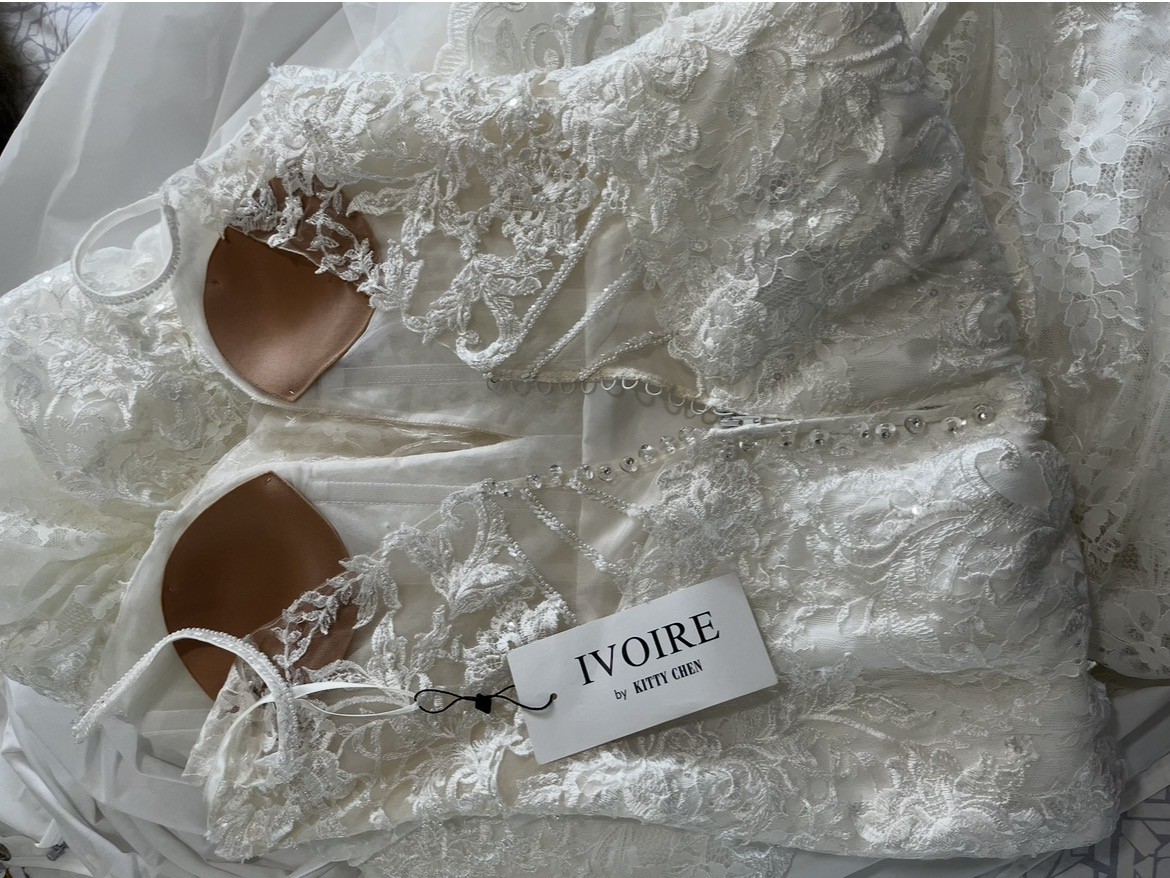 Kitty Chen, Ivoire Collection; Daniela model New Wedding Dress - Stillwhite