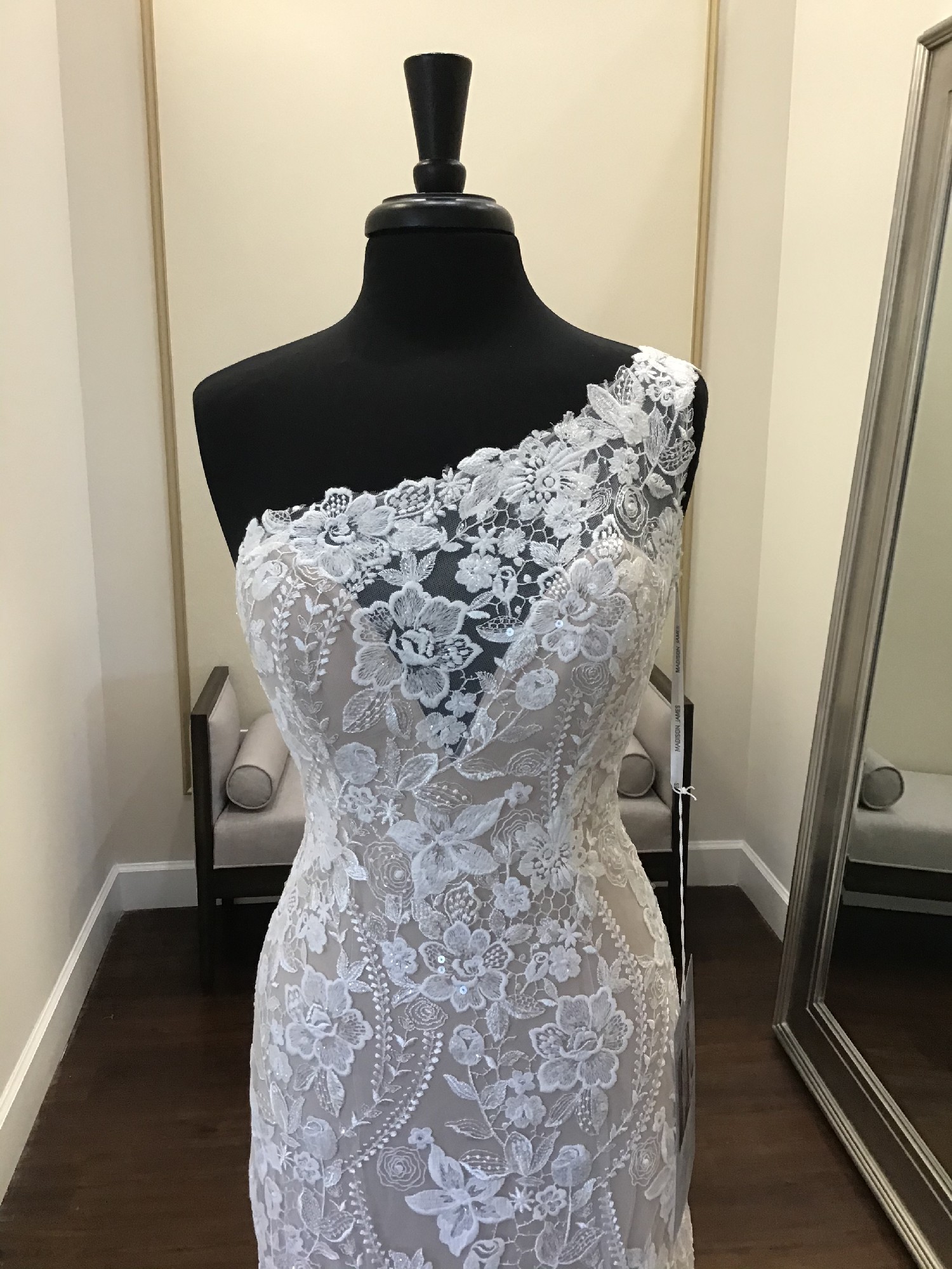 Madison James, 457 Sample Wedding Dress Save 55% - Stillwhite