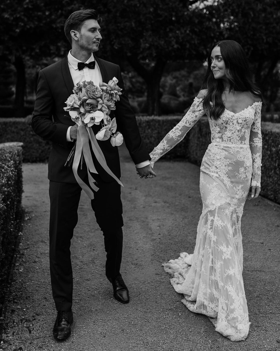 Alena Leena Sample Wedding Dress Save 75% - Stillwhite