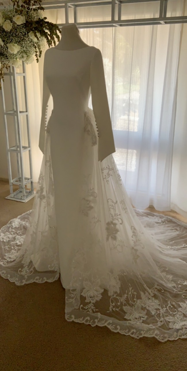 Sue Lin Custom Made Preowned Wedding Dress Save 50% - Stillwhite
