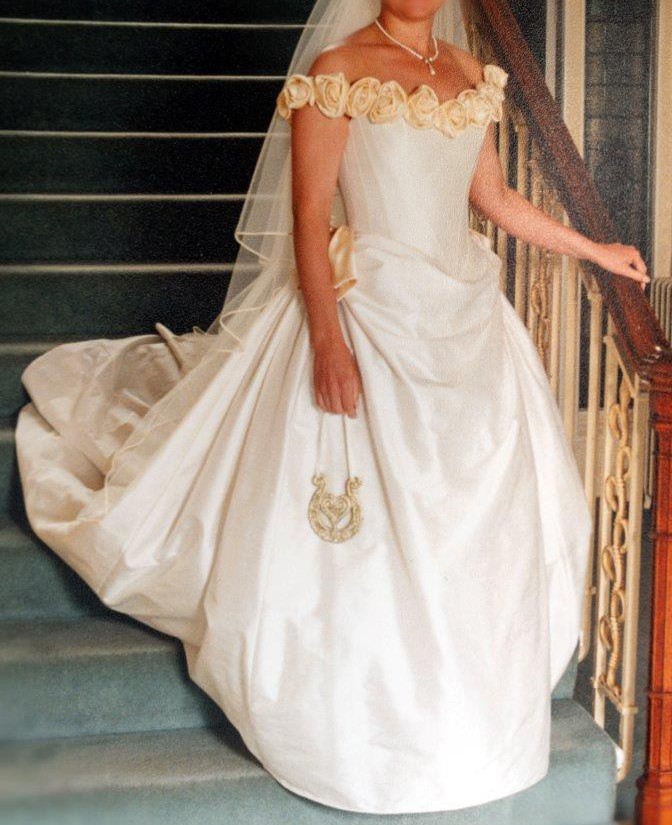 Catherine Rayner, Moonstone Wedding Dress Save 10% - Stillwhite