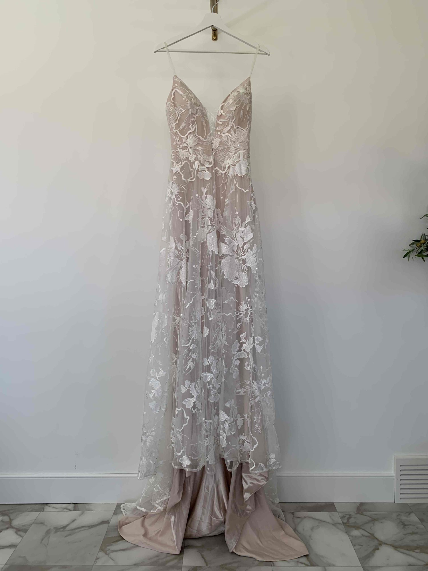 Madi Lane Easton Sample Wedding Dress - Stillwhite