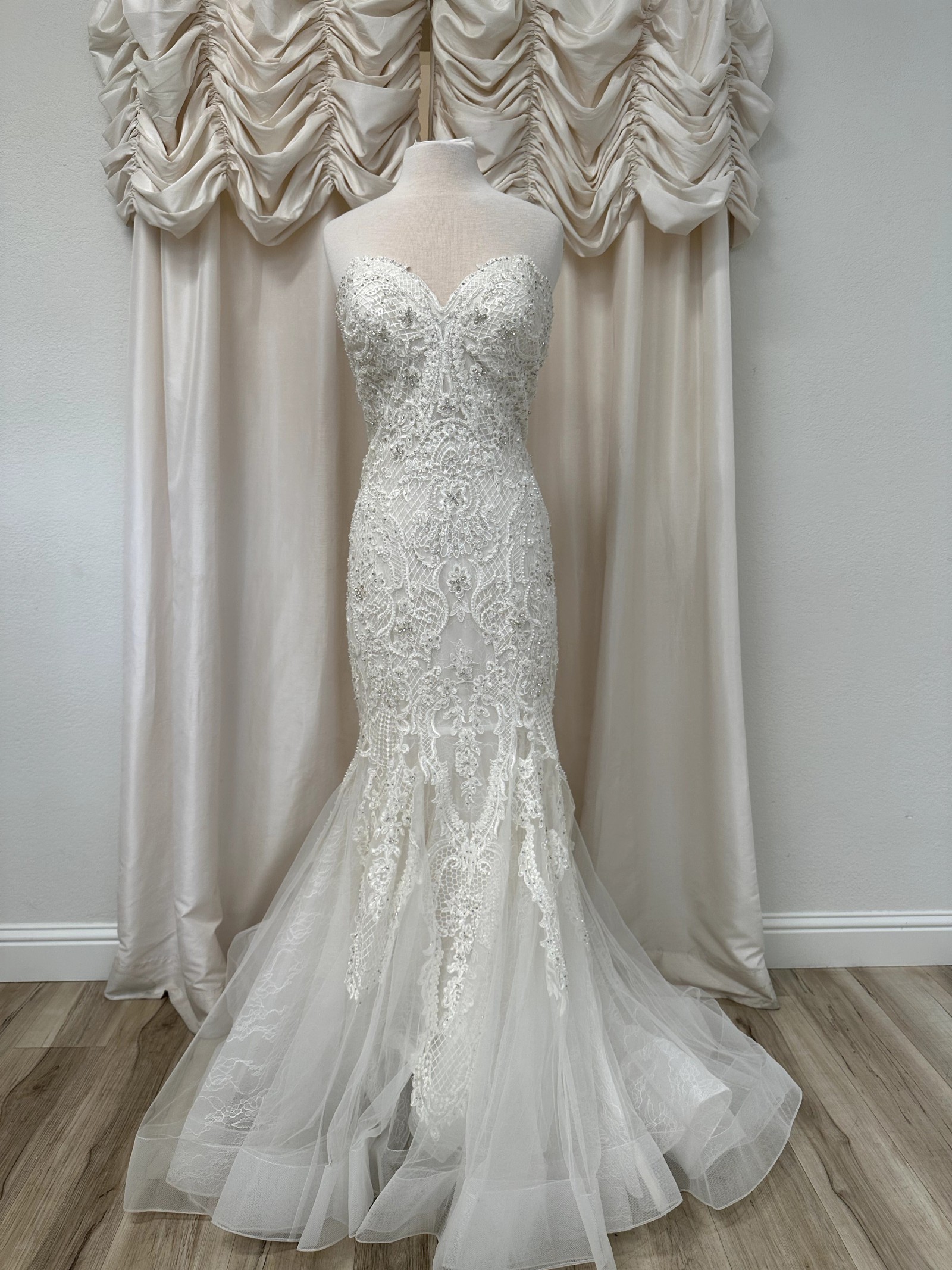 Allure Bridals, 9601 Sample Wedding Dress Save 82% - Stillwhite