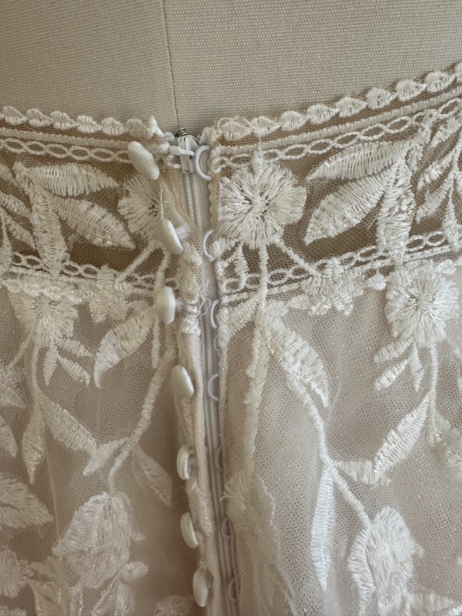 Allure Bridals 9900 Sample Wedding Dress Save 50% - Stillwhite