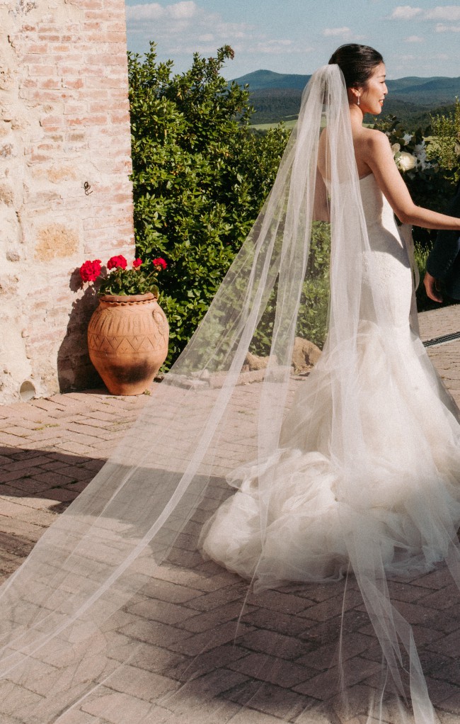 Vera Wang Georgina Used Wedding Dress Save 93% - Stillwhite