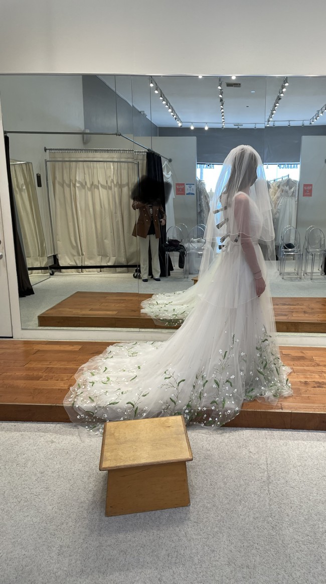 Carolina Herrera, Gabriella Sample Wedding Dress Save 72% - Stillwhite