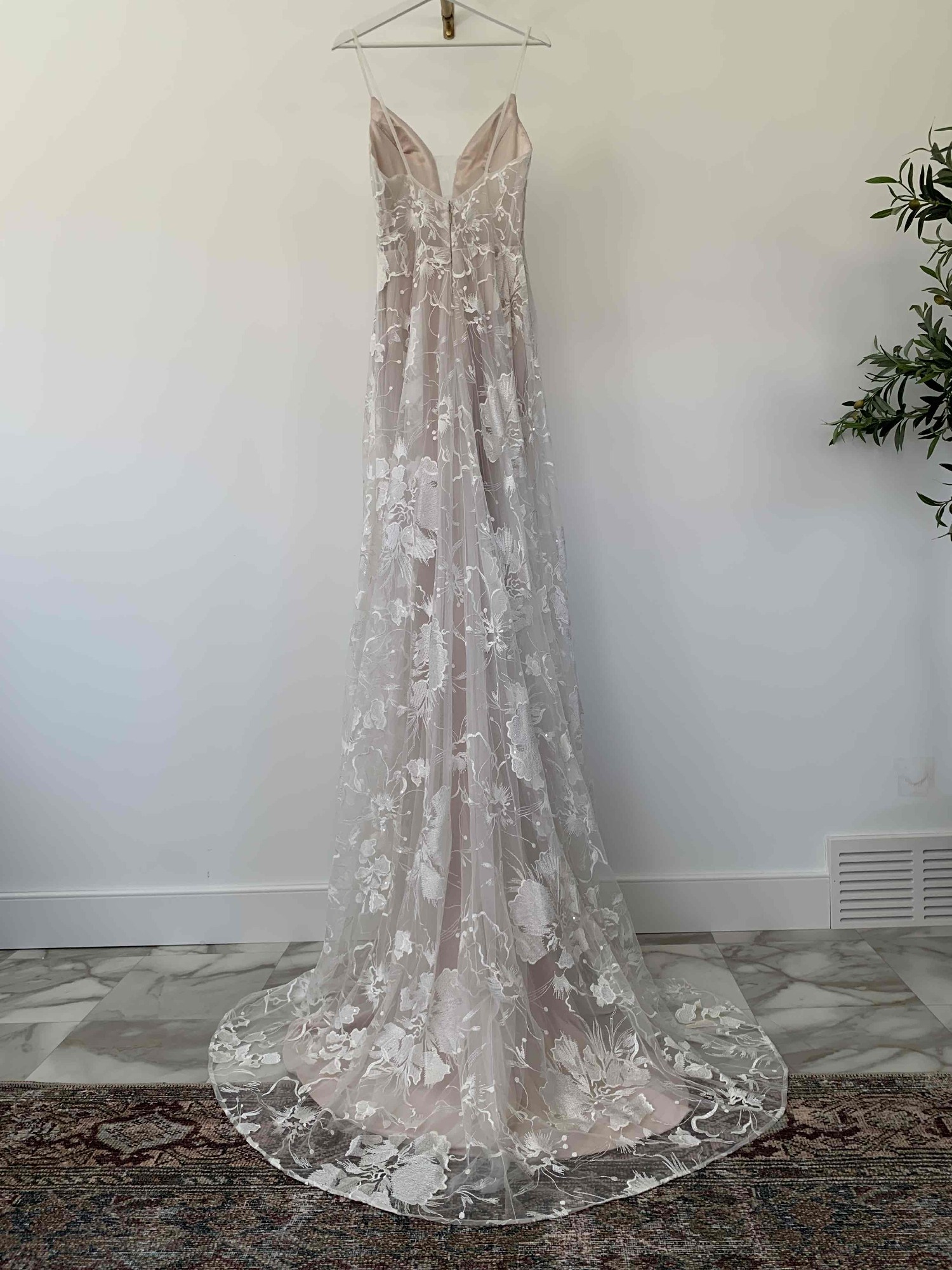 Madi Lane Easton Sample Wedding Dress - Stillwhite