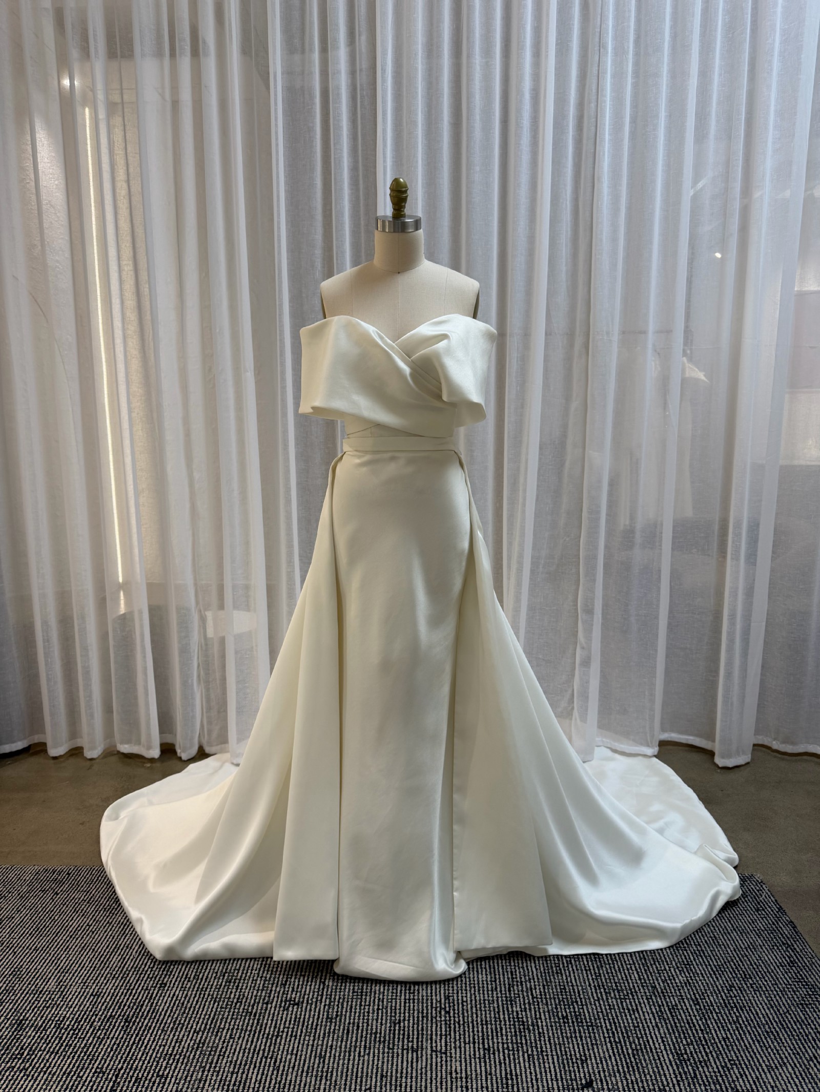Eva Lendel, Jess Sample Wedding Dress Save 78% - Stillwhite