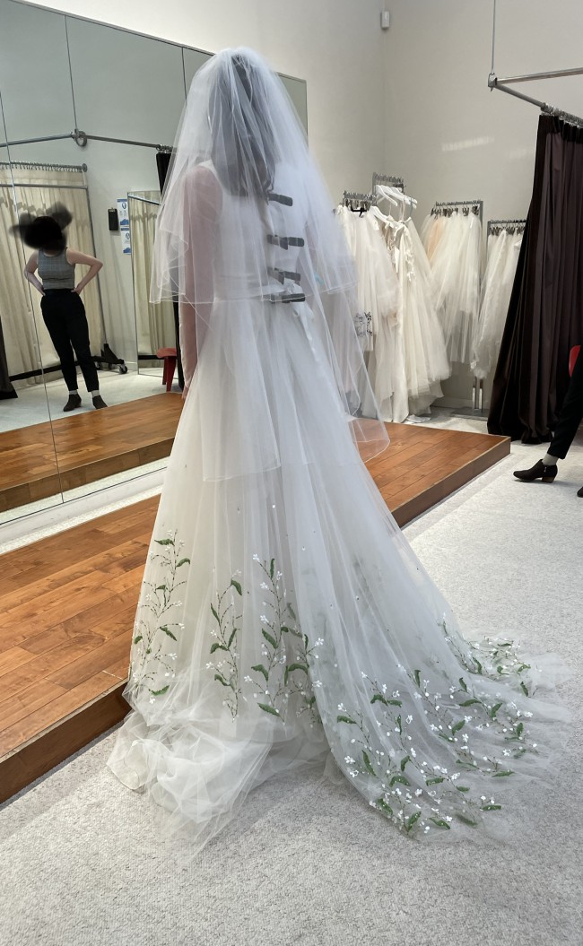 Carolina Herrera, Gabriella Sample Wedding Dress Save 72% - Stillwhite