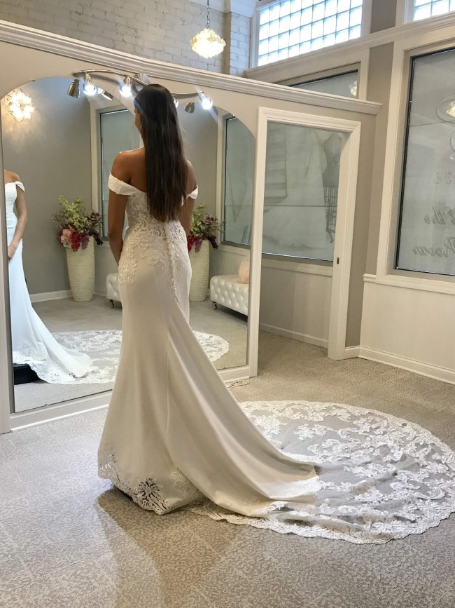 Allure Romance New Wedding Dress Save 33% - Stillwhite