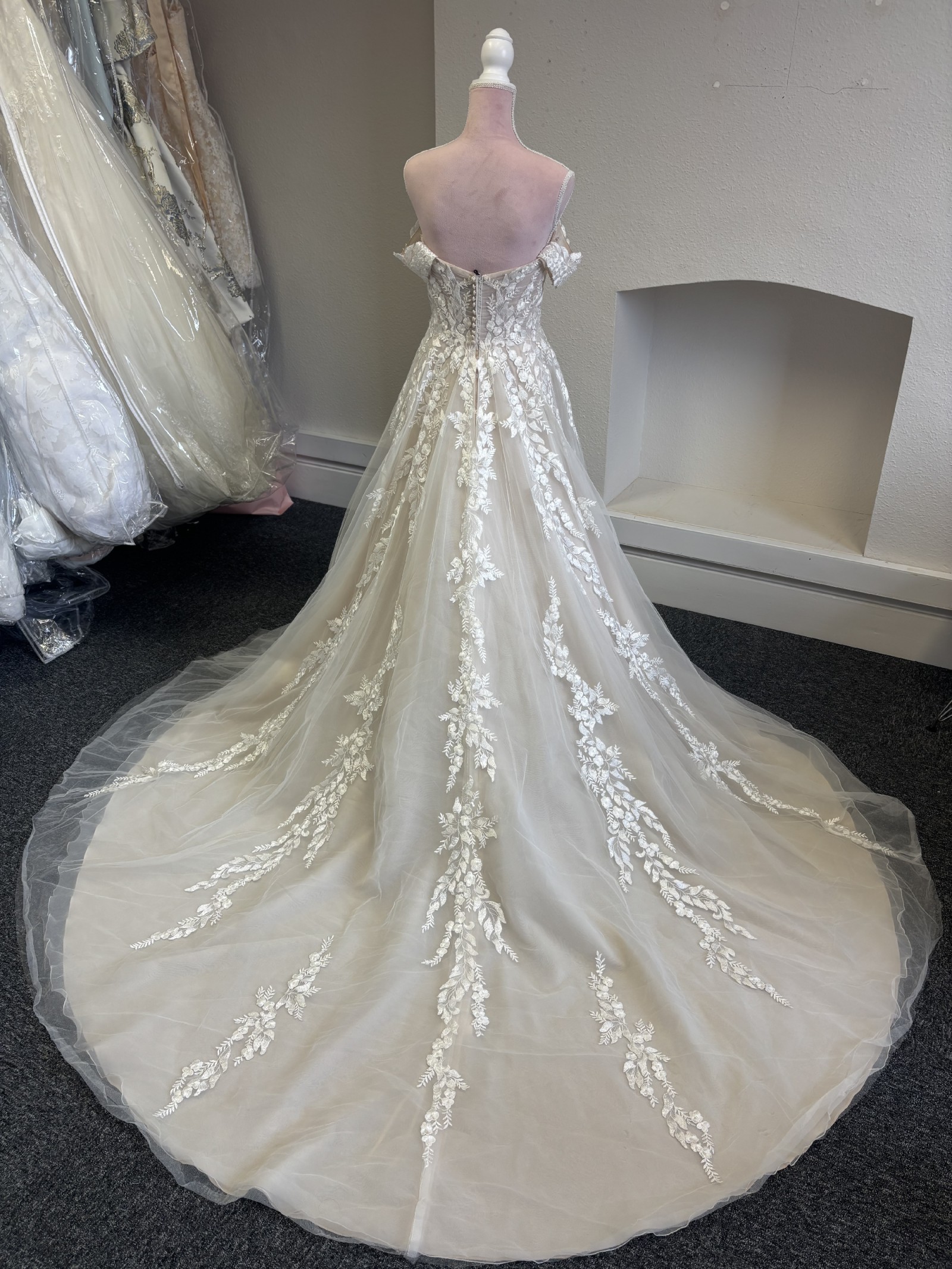 Justin Alexander, Carlee Wedding Dress Save 85% - Stillwhite