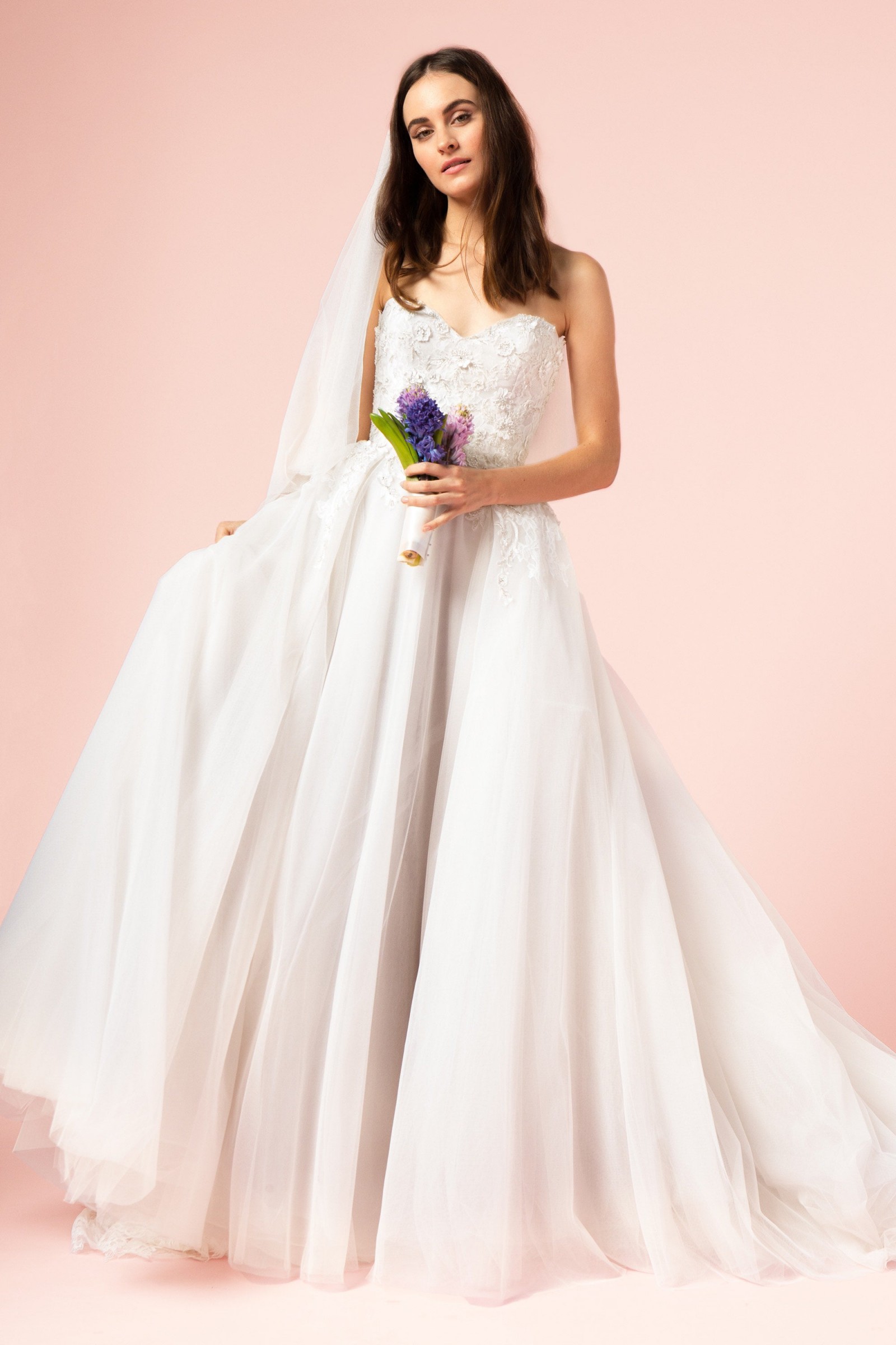 Monique Lhuillier, BL17225 Sample Wedding Dress Save 77% - Stillwhite