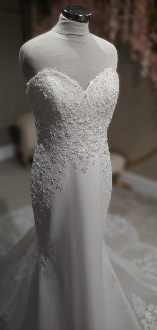 Justin Alexander, 88235 Daria Sample Wedding Dress Save 51% - Stillwhite