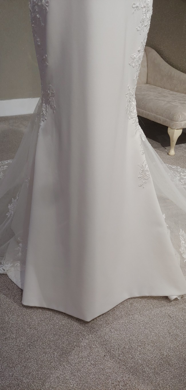 Justin Alexander, 88235 Daria Sample Wedding Dress Save 51% - Stillwhite