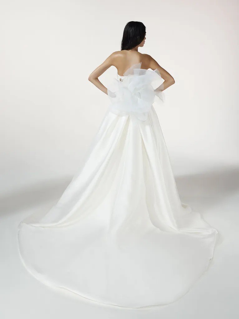 Vera Wang, Faustina New Wedding Dress Save 50% - Stillwhite