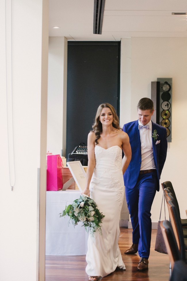 Jennifer Regan Used Wedding Dress Save 60% - Stillwhite