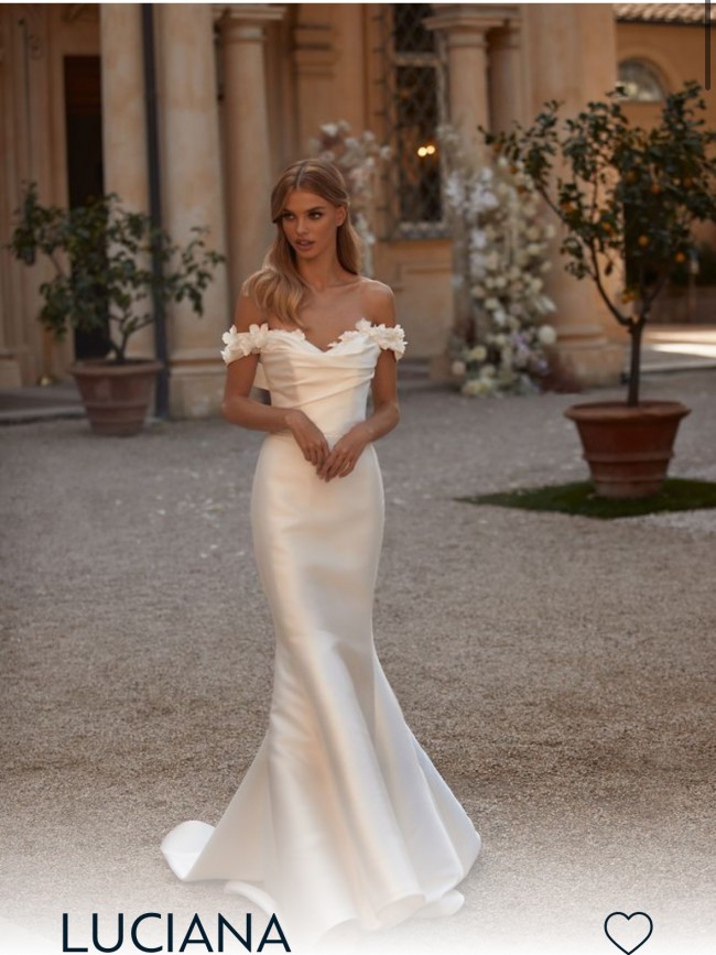 Milla Nova, Luciana Sample Wedding Dress Save 51% - Stillwhite