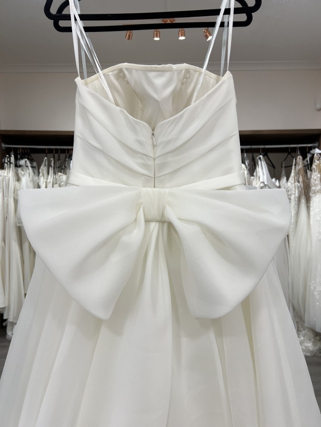 Justin Alexander, Durham Sample Wedding Dress Save 43% - Stillwhite