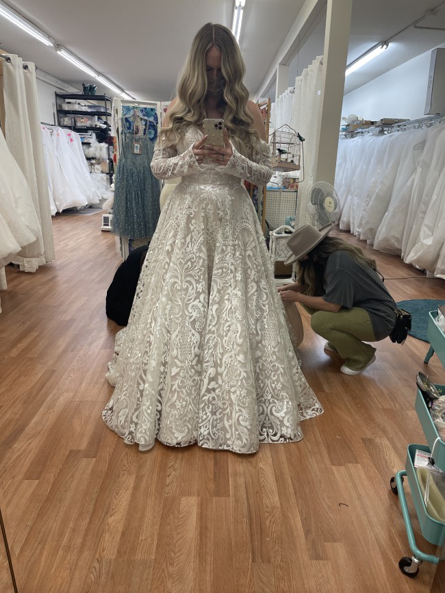 Hayley Paige Marsden Long Sleeve Wedding Dress Save 32% - Stillwhite