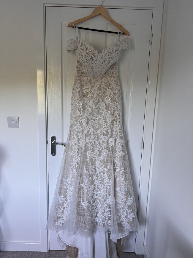 LQ Designs Limited Edition - Style No - 1901073 Sample Wedding Dress ...