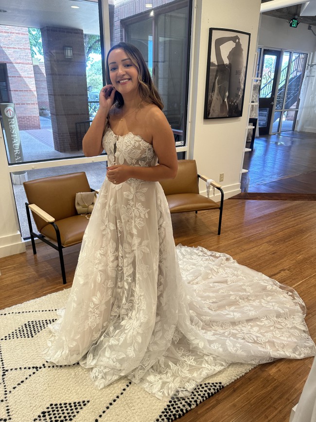 Madi Lane New Wedding Dress Save 18% - Stillwhite