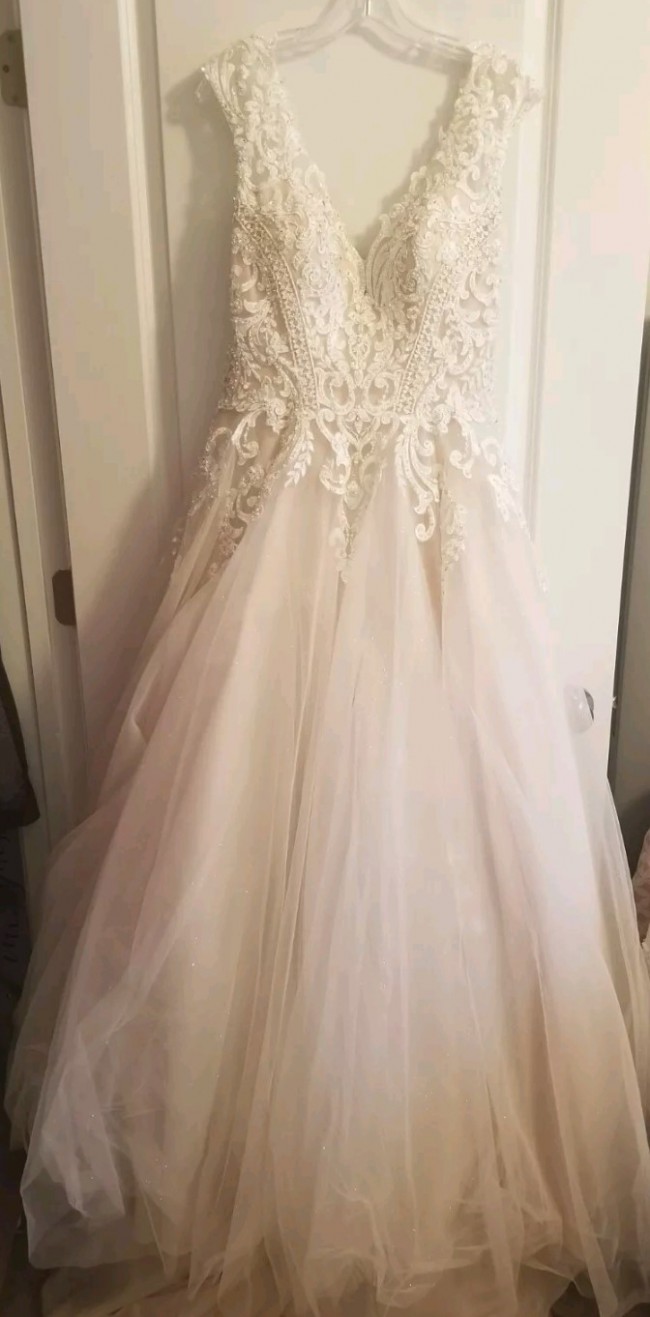 Allure Bridals New Wedding Dress Save 33% - Stillwhite