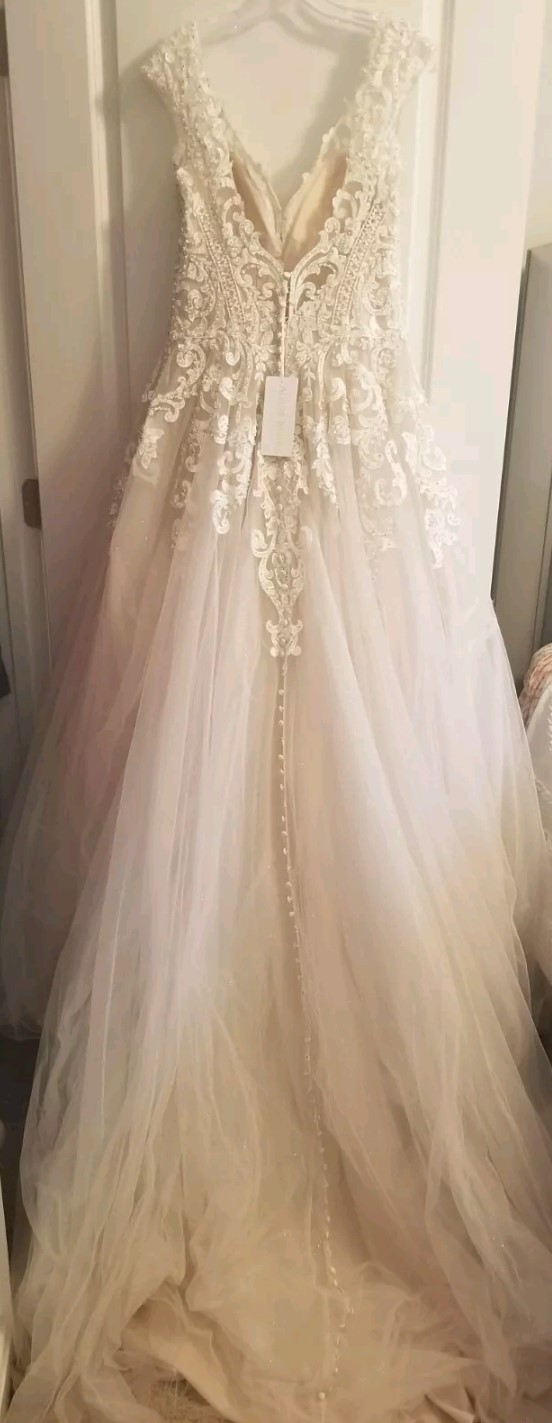 Allure Bridals New Wedding Dress Save 33% - Stillwhite