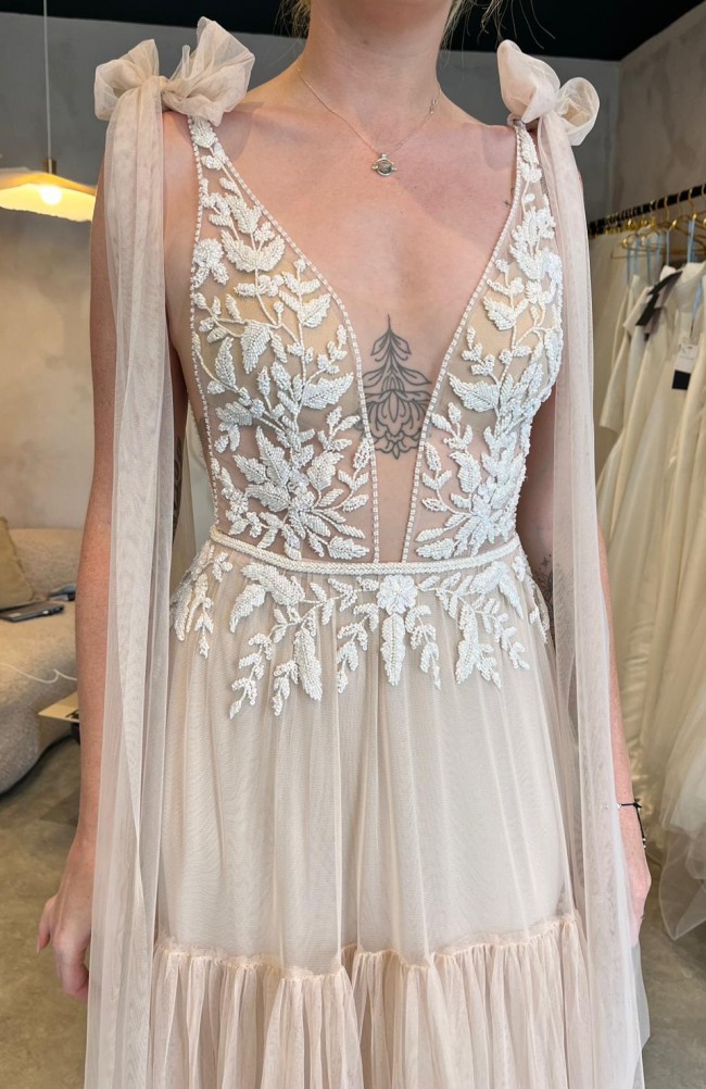 Demure Bridal Sample Wedding Dress Save 69% - Stillwhite