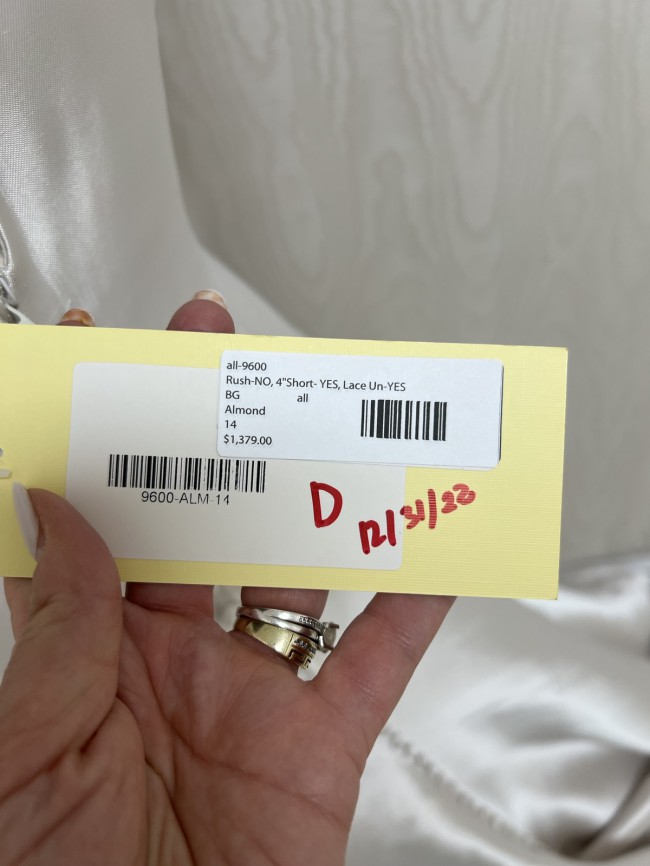 Allure Bridals 9600 Sample Wedding Dress Save 62% - Stillwhite