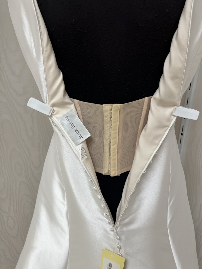 Allure Bridals 9600 Sample Wedding Dress Save 62% - Stillwhite