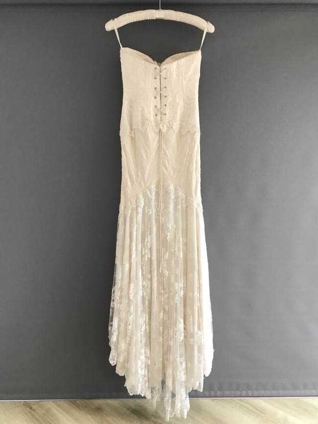 Angela Vickers Rendezvous Sample Wedding Dress Save 92% - Stillwhite