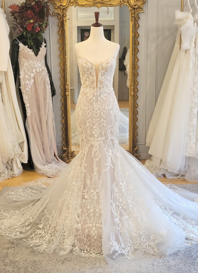 New York City Bride Sample Wedding Dress - Stillwhite